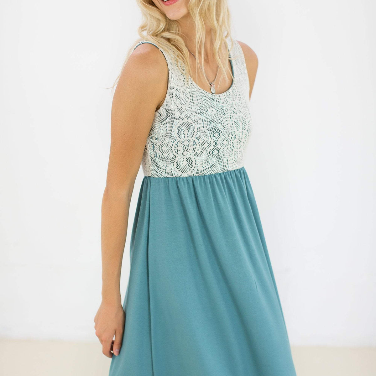 Midi Dress Maya Mint Lace – SHOKO
